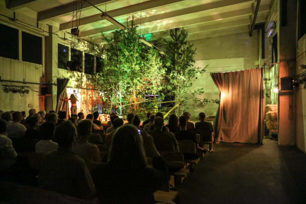 Geschichte – Die andere Welt Bühne